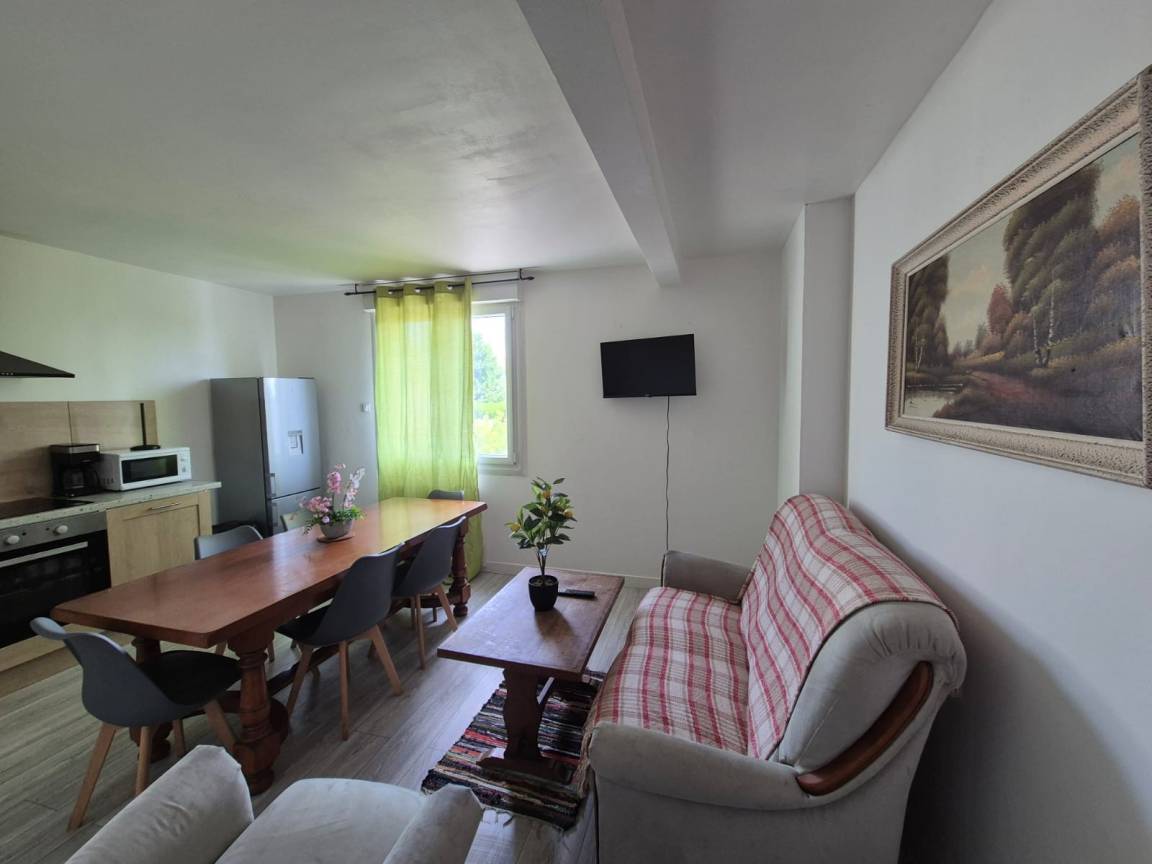 100 M² Appartement ∙ 4 Chambres ∙ 10 Personnes - Châteaubourg