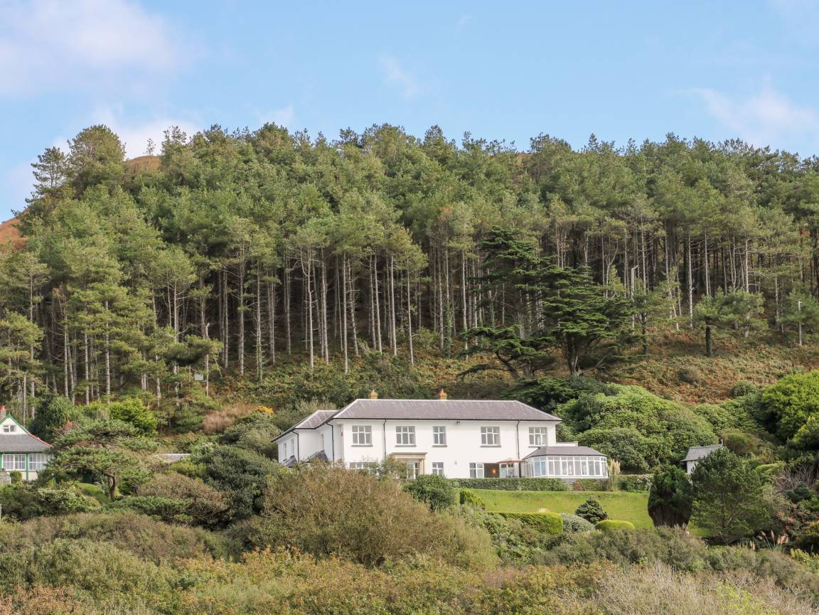Cottage ∙ 6 Bedrooms ∙ 14 Guests - Borth