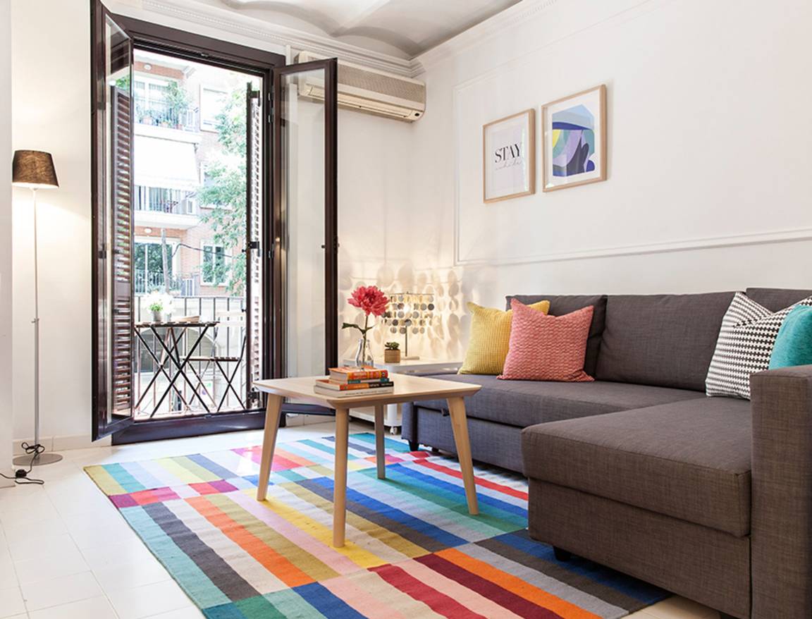 75 M² Apartamento ∙ 2 Habitaciones ∙ 6 Huéspedes - Barcelona