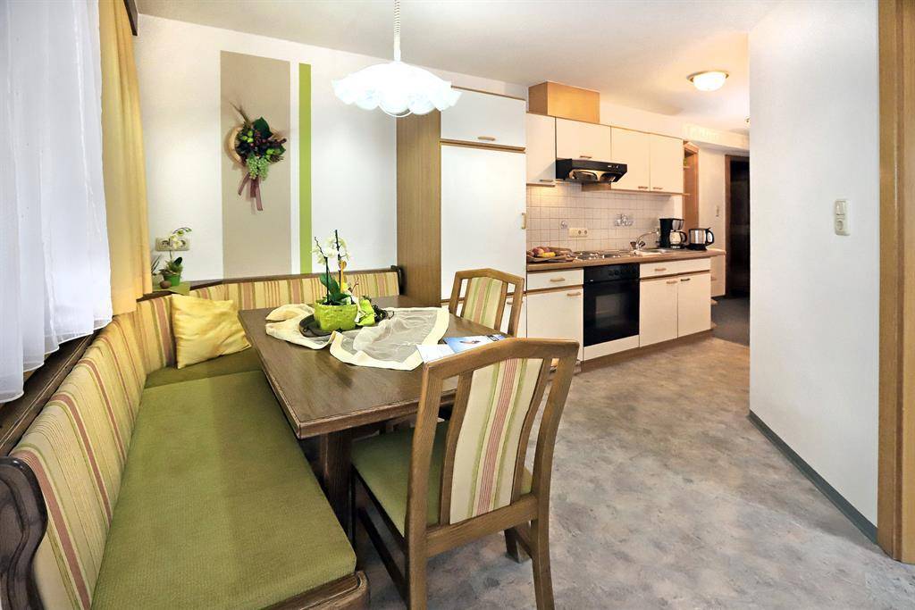 60 M² Ferienwohnung ∙ 2 Schlafzimmer ∙ 4 Gäste - Längenfeld