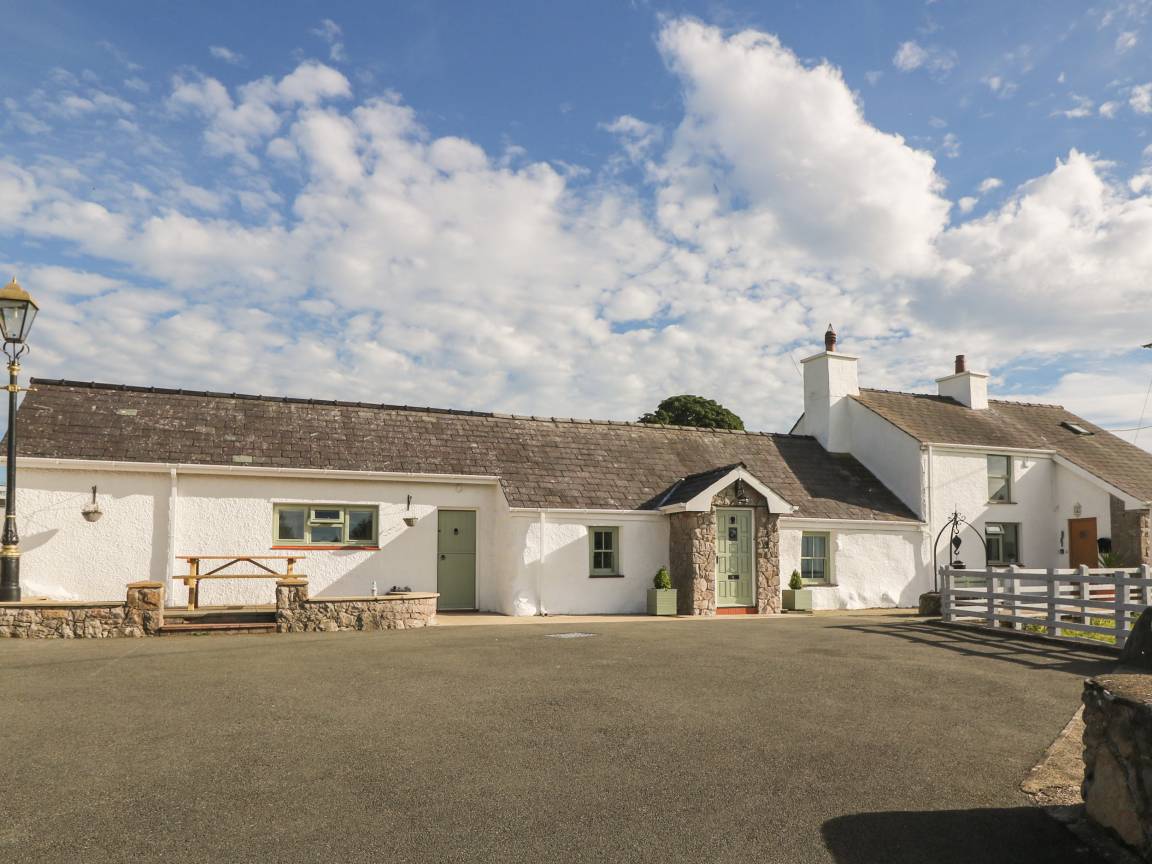 Cottage ∙ 4 Bedrooms ∙ 8 Guests - Caernarfon