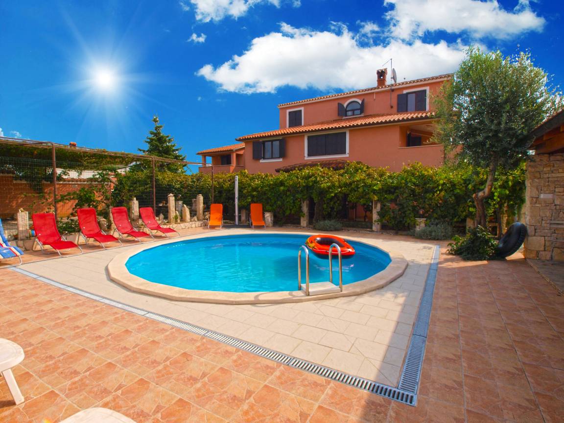 245 M² Huis ∙ 7 Slaapkamers ∙ 16 Gasten - Kroatië