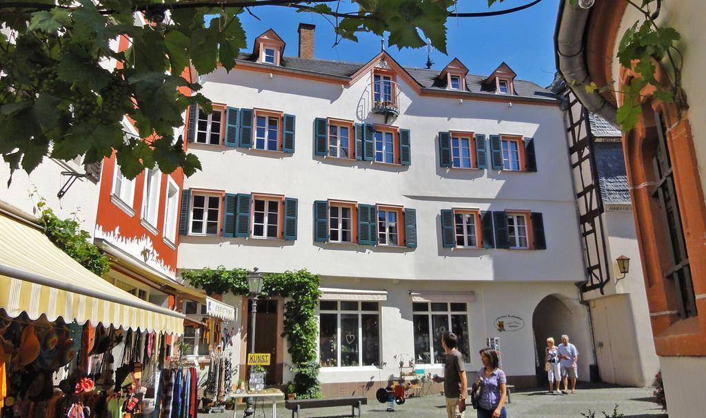 80 M² Apartment ∙ 2 Bedrooms ∙ 5 Guests - Zell (Mosel)