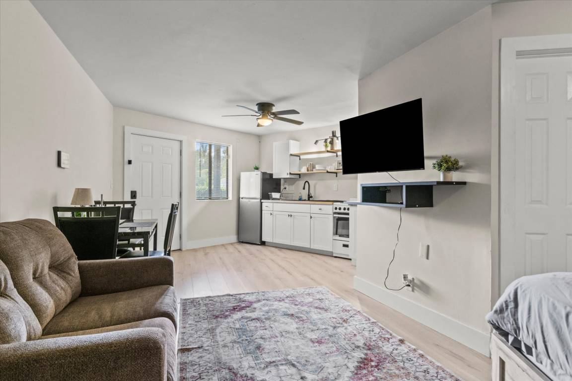 42 M² Studio Flat ∙ 2 Guests - Splash Pad, Huntsville
