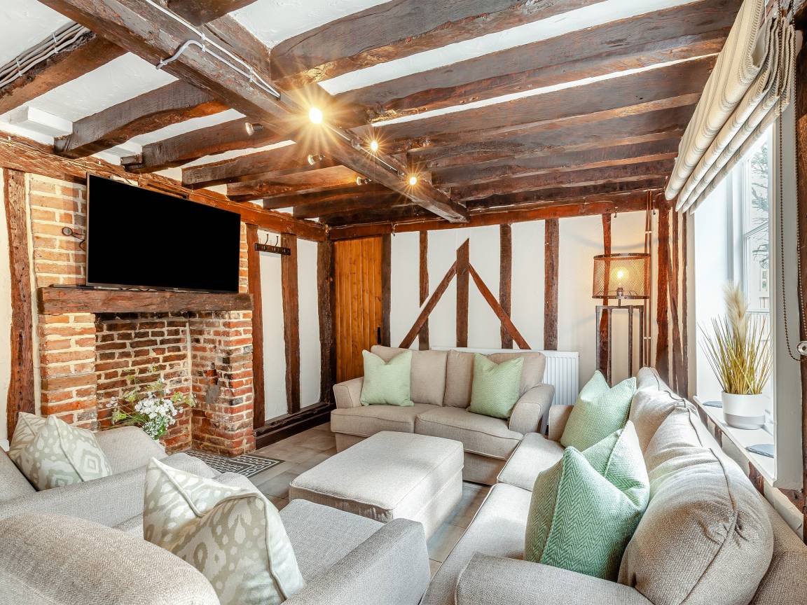 Cottage ∙ 3 Bedrooms ∙ 6 Guests - Chelmsford