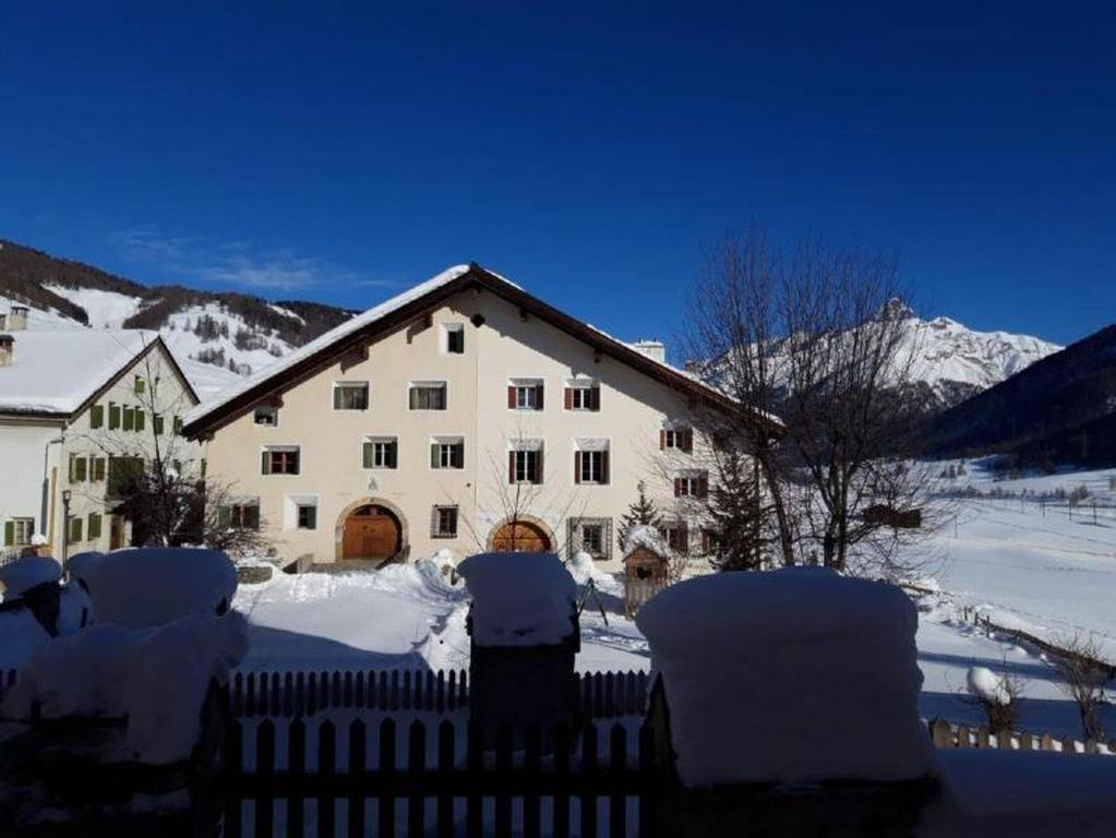 50 M² Appartement ∙ 1 Slaapkamer ∙ 2 Gasten - Zuoz