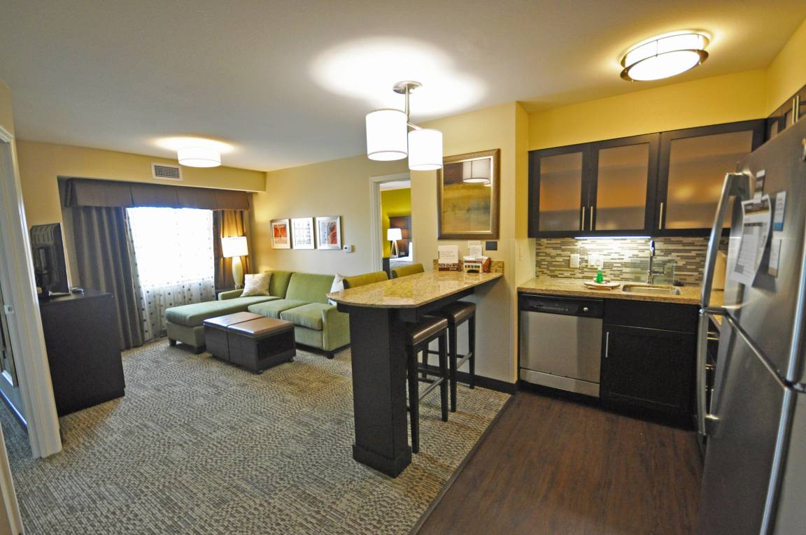 Condo ∙ 2 Bedrooms ∙ 7 Guests - Altoona, WI