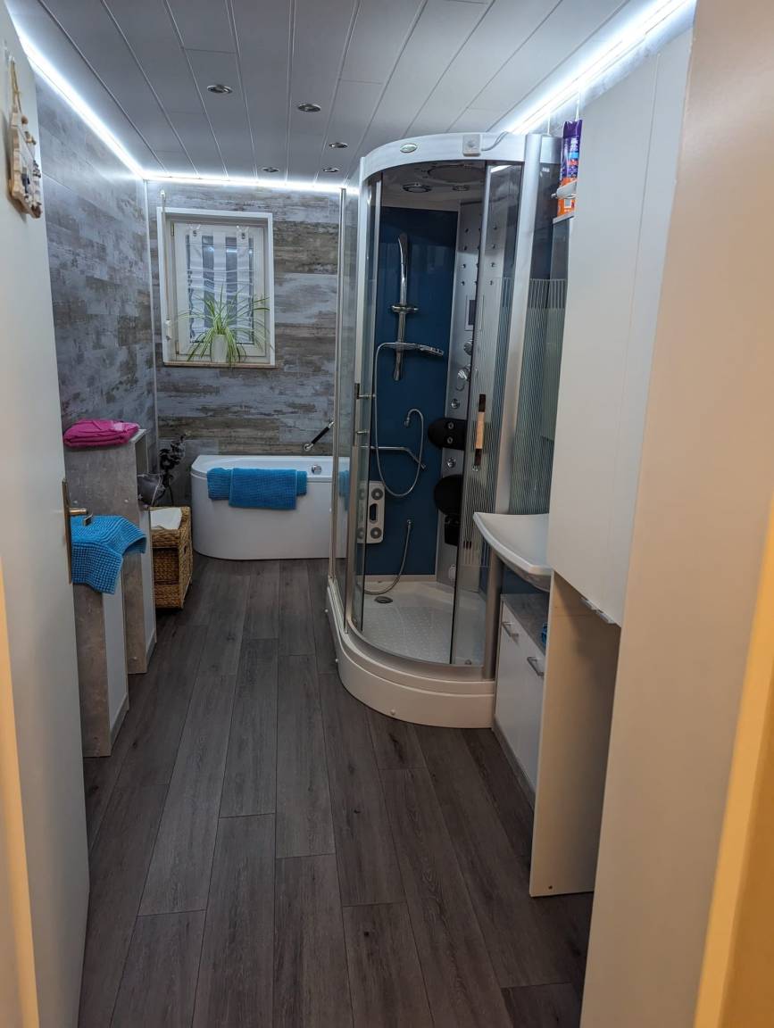 85 M² Ferienwohnung ∙ 1 Schlafzimmer ∙ 2 Gäste - Stadtallendorf