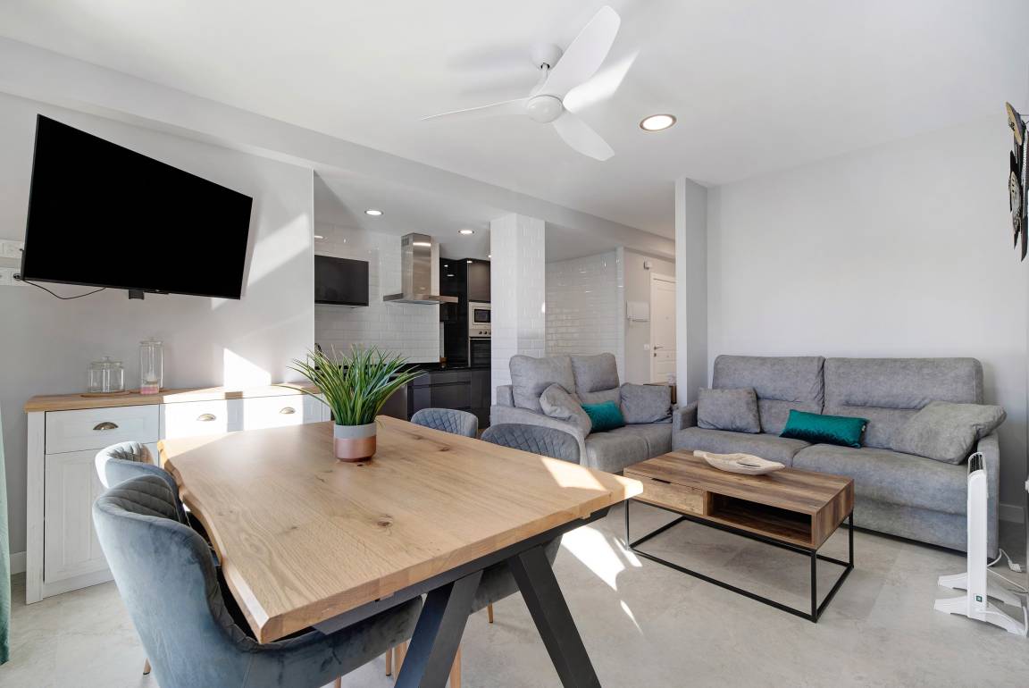 78 M² Apartamento ∙ 2 Habitaciones ∙ 6 Huéspedes - Cádiz