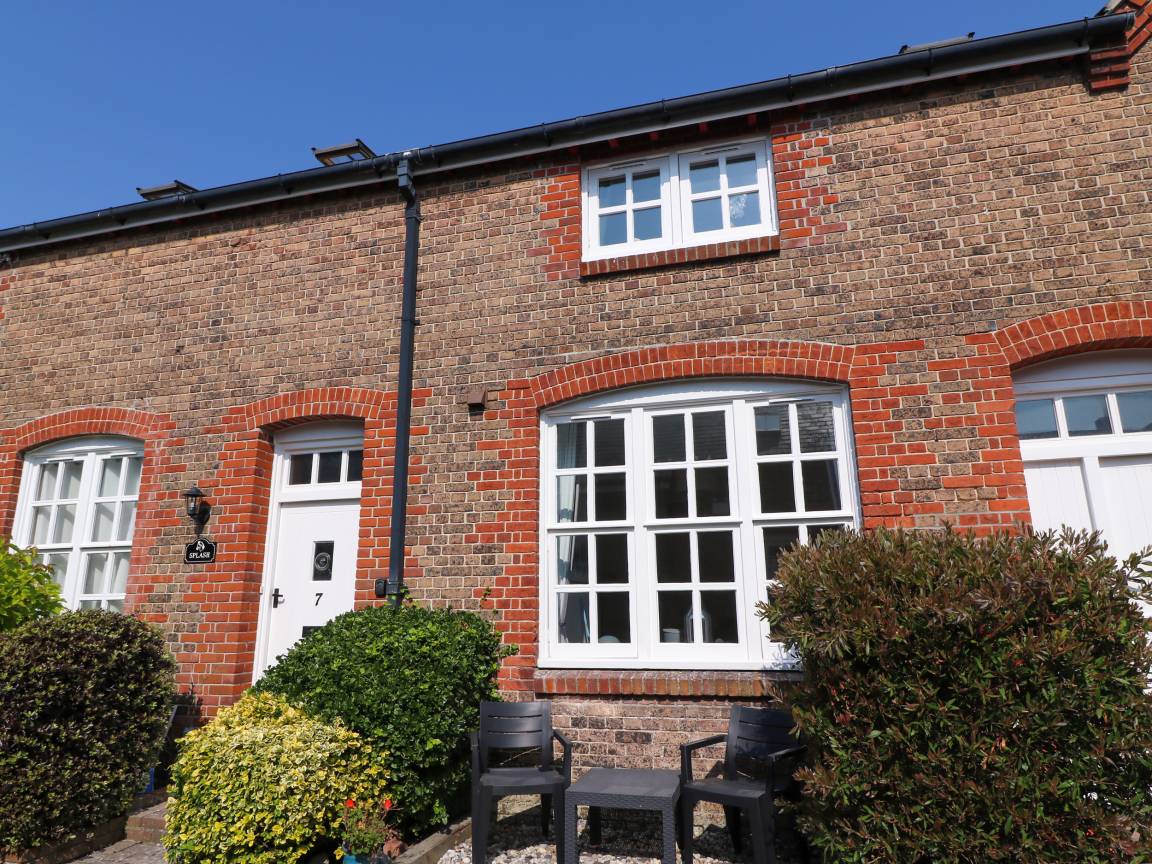 Cottage ∙ 2 Bedrooms ∙ 4 Guests - Weymouth
