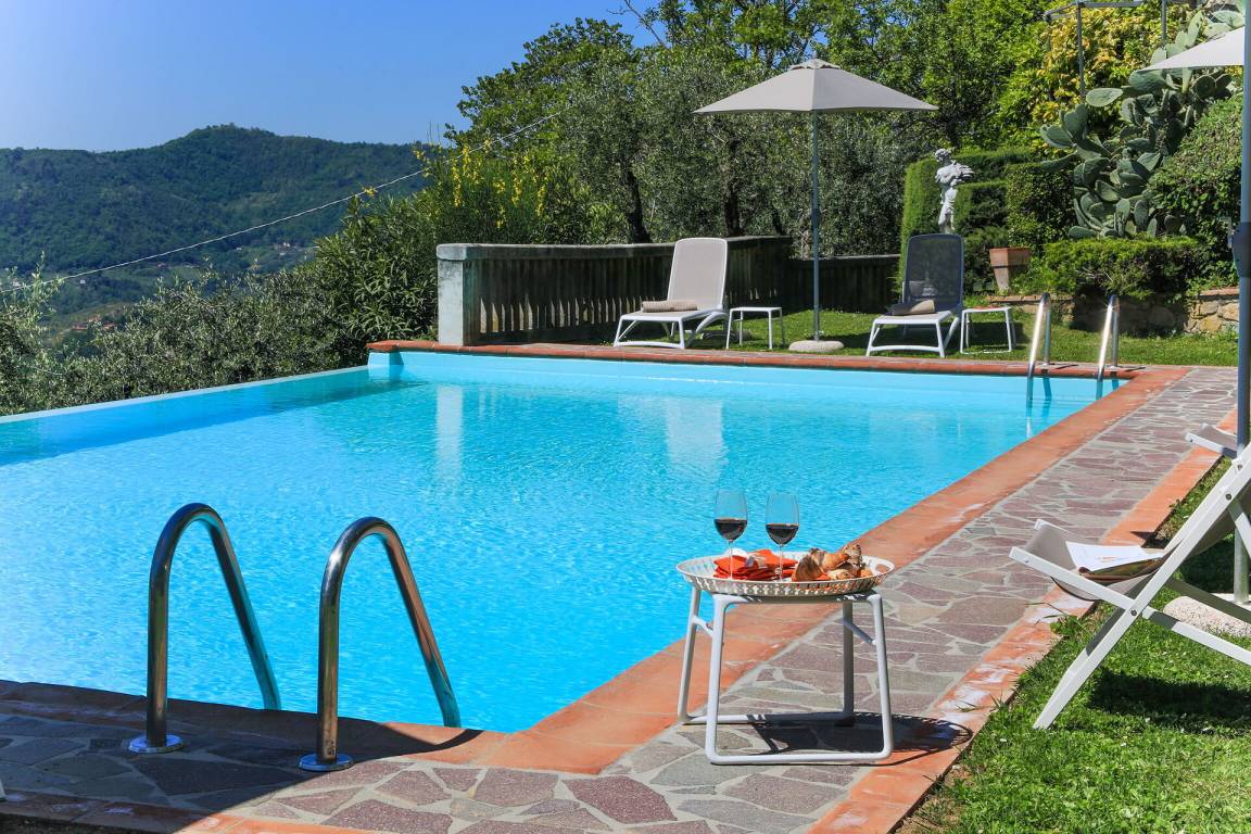 600 M² Villa ∙ 4 Schlafzimmer ∙ 8 Gäste - Lucca
