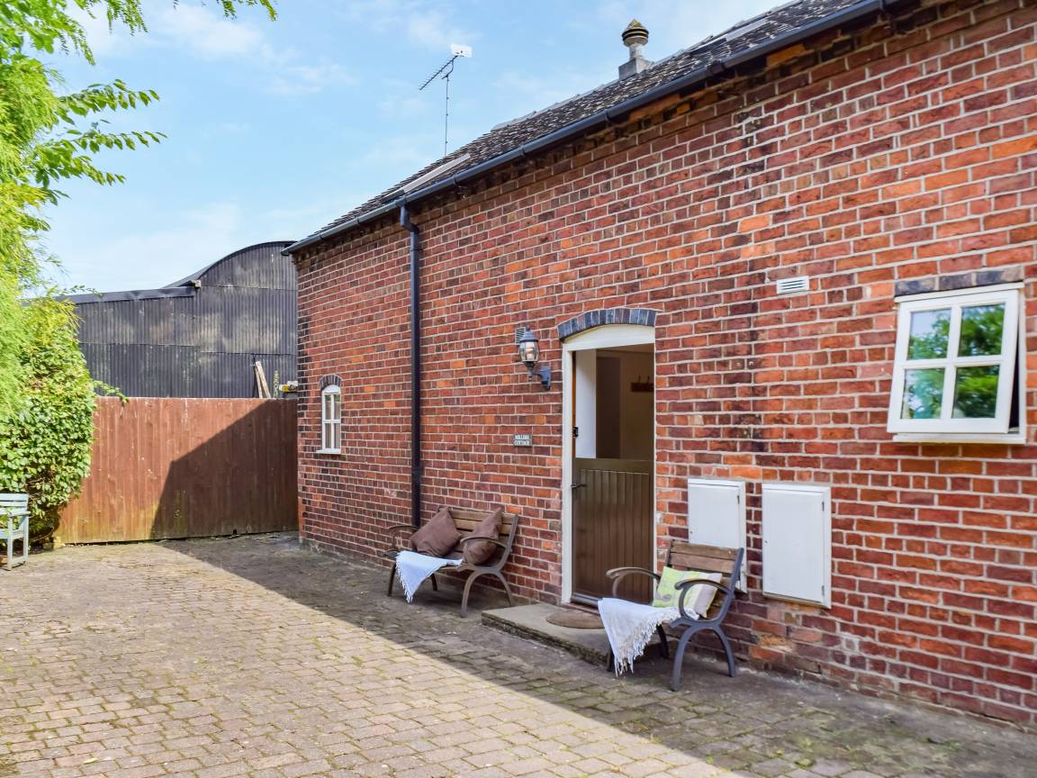 Cottage ∙ 2 Bedrooms ∙ 4 Guests - Northwich