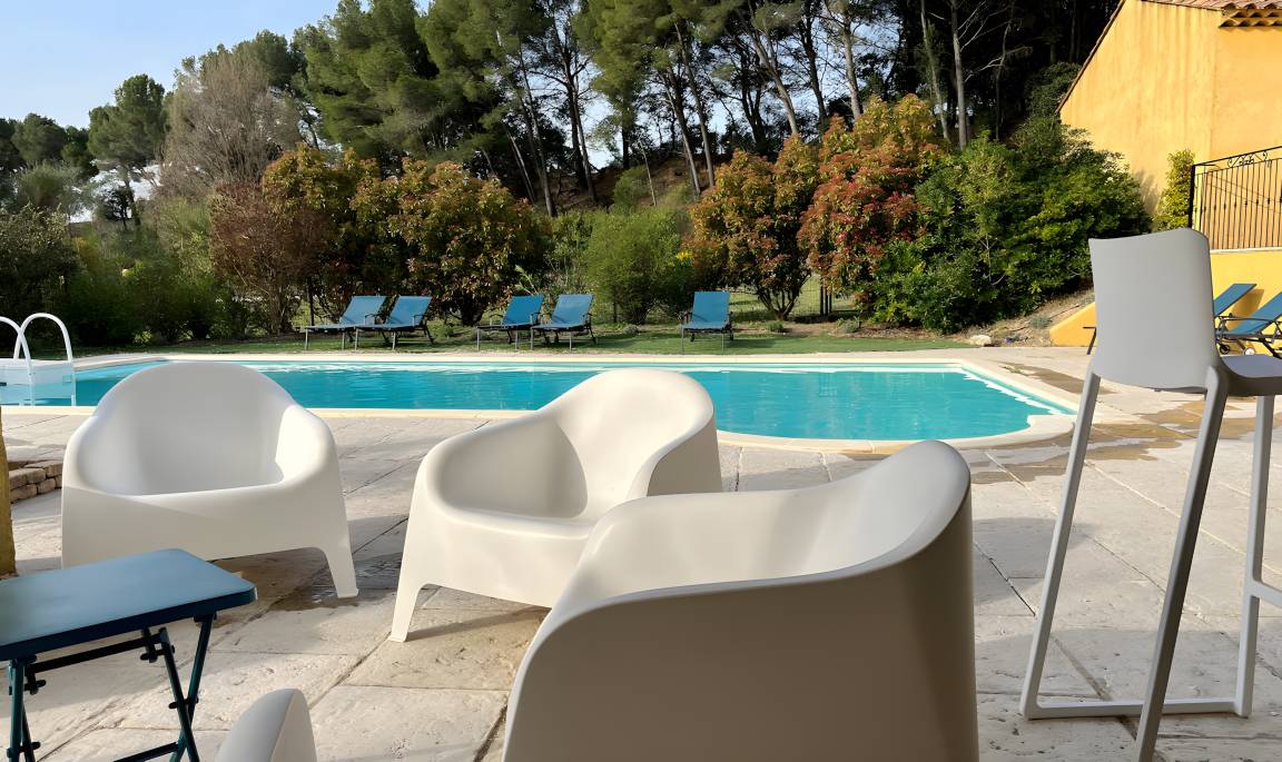 240 M² Maison De Vacances ∙ 6 Chambres ∙ 12 Personnes - Sénas