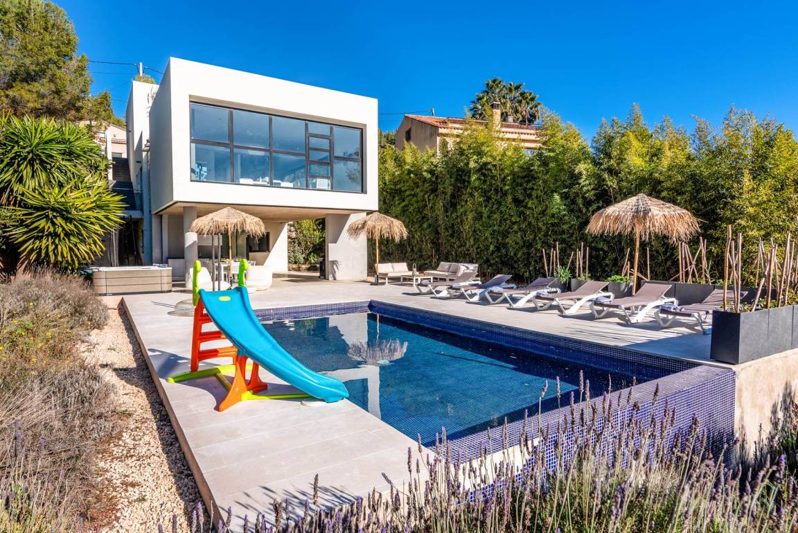 Villa ∙ 4 Habitaciones ∙ 10 Huéspedes - Sitges
