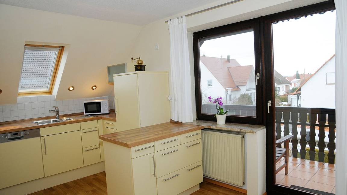 90 M² Huoneisto ∙ 2 Makuuhuonetta ∙ 6 Vierasta - Nördlingen