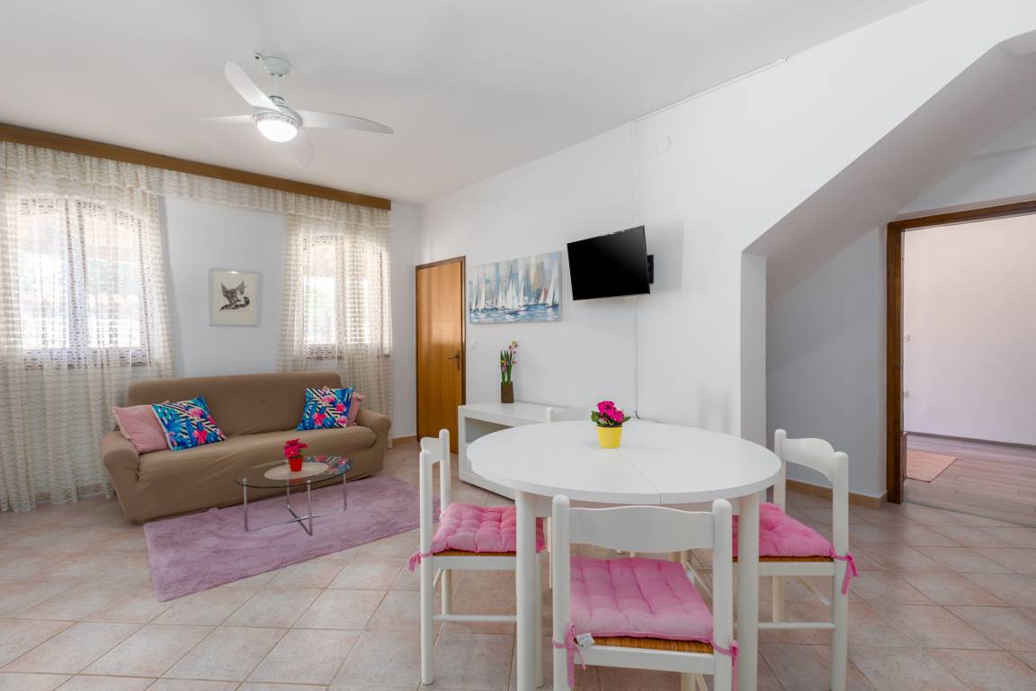 64 M² Apartment ∙ 2 Bedrooms ∙ 4 Guests - Poreč