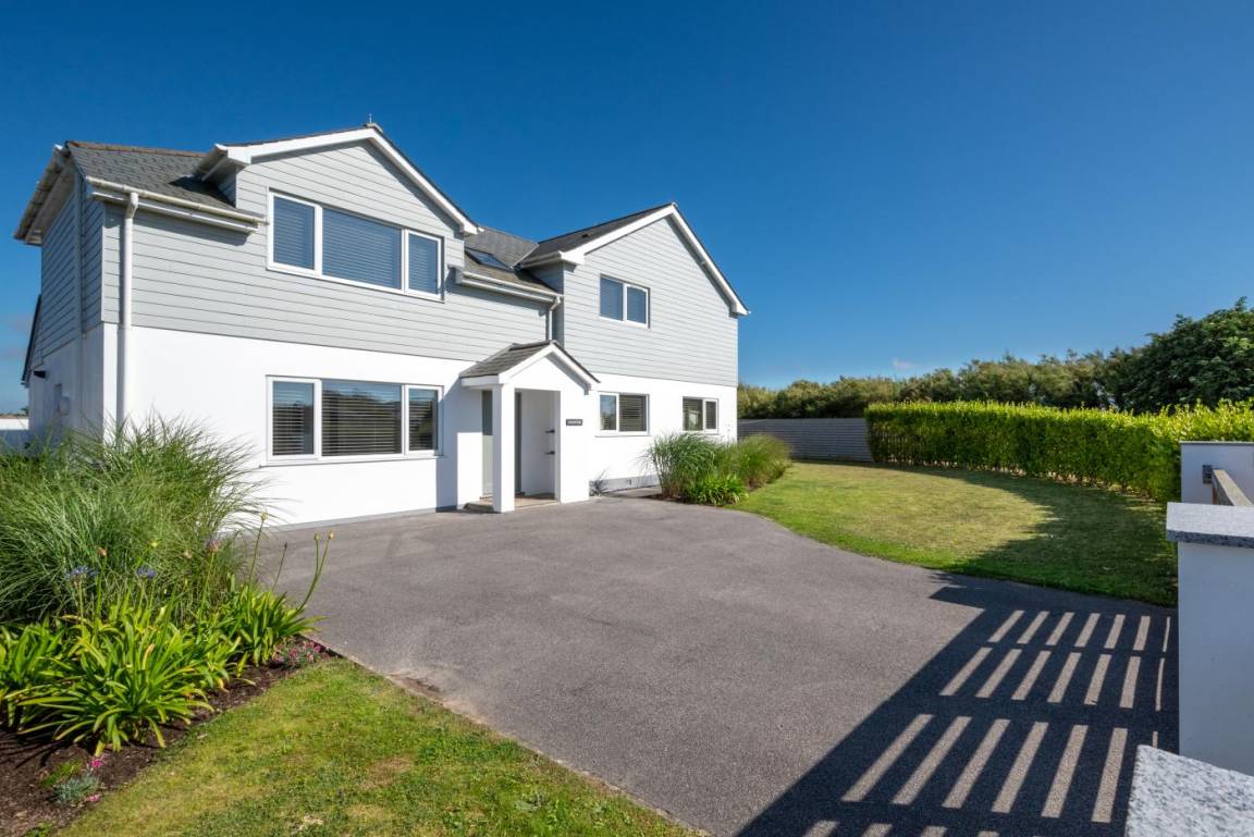 Cottage ∙ 6 Bedrooms ∙ 12 Guests - Constantine Bay