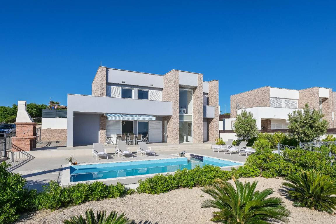 200 M² Huis ∙ 4 Slaapkamers ∙ 10 Gasten - Novalja