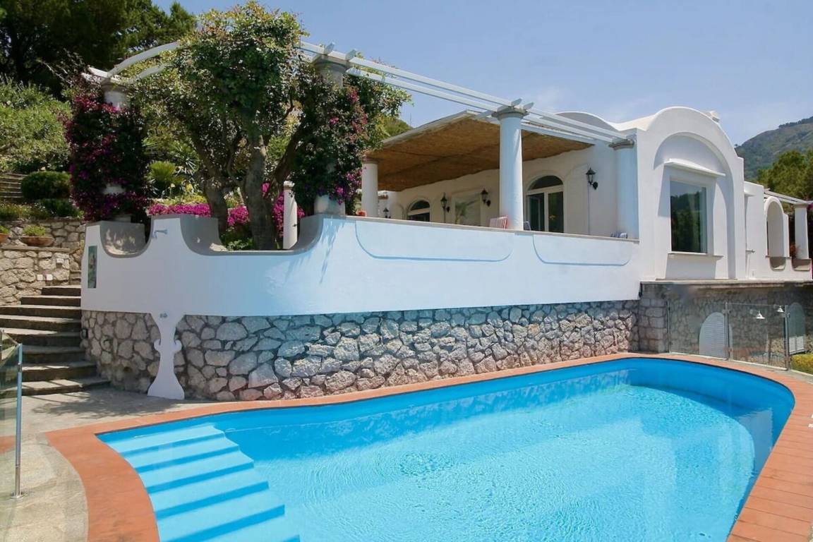 532 M² Villa ∙ 6 Bedrooms ∙ 12 Guests - Anacapri