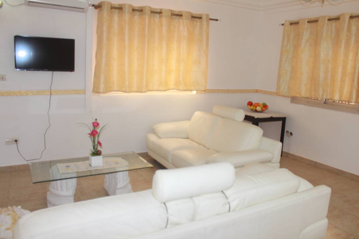 75 M² Appartement ∙ 2 Slaapkamers ∙ 4 Gasten - Douala