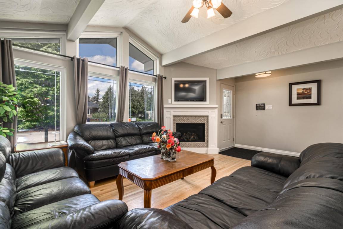 230 M² House ∙ 4 Bedrooms ∙ 9 Guests - Alberta