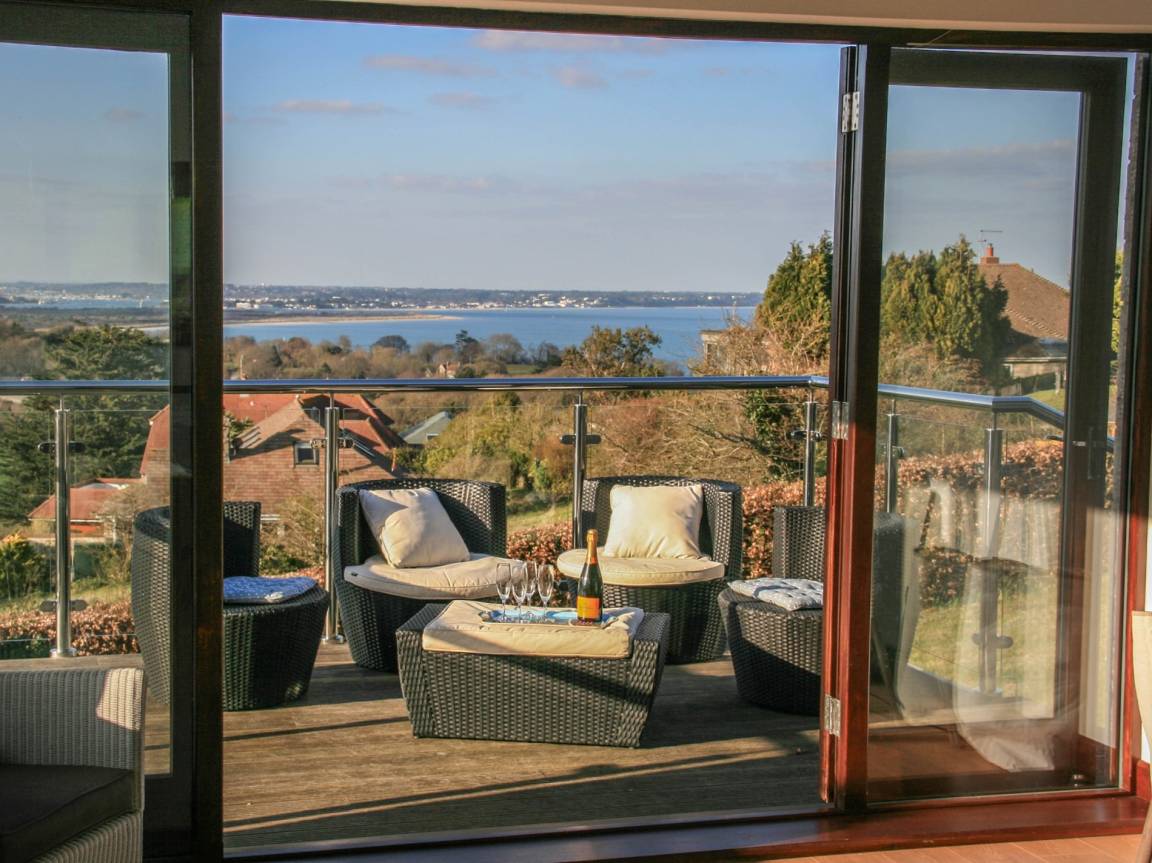 Cottage ∙ 4 Bedrooms ∙ 8 Guests - Sandbanks
