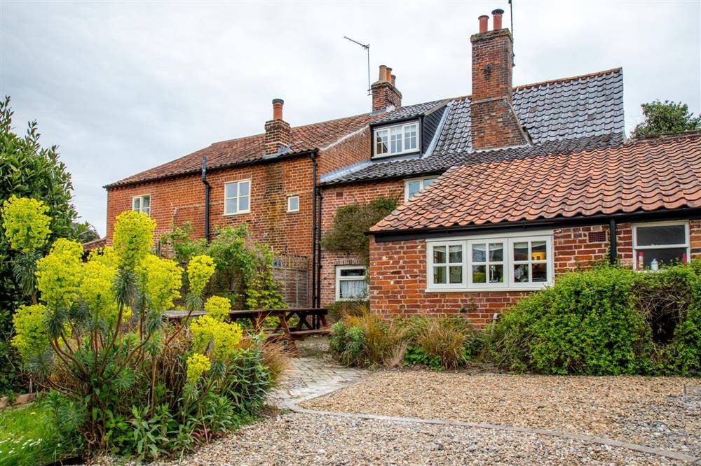 Cottage ∙ 4 Bedrooms ∙ 9 Guests - Kessingland