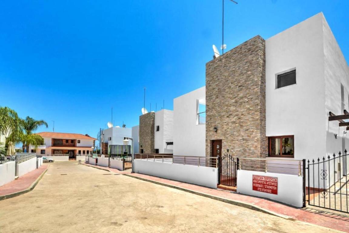 277 M² Villa ∙ 5 Schlafzimmer ∙ 17 Gäste - Zypern