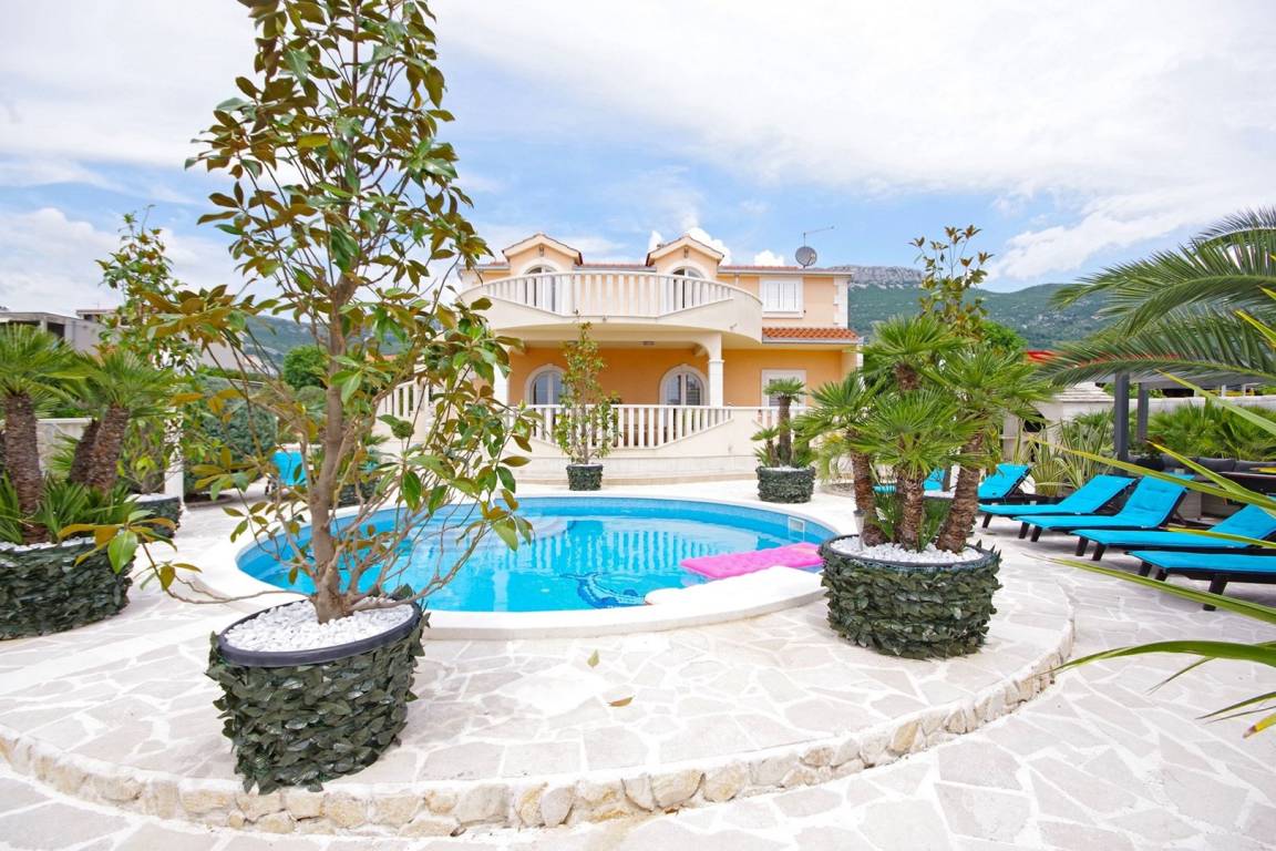 210 M² Villa ∙ 6 Chambres ∙ 12 Personnes - Split