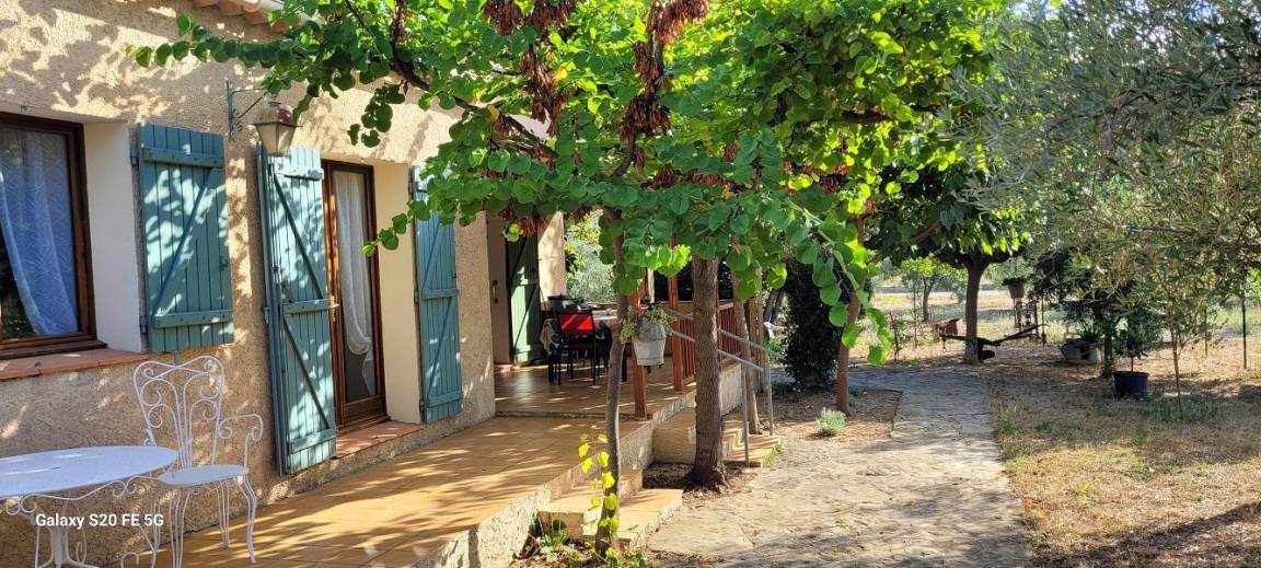 70 M² Mökki ∙ 2 Makuuhuonetta ∙ 4 Vierasta - Var