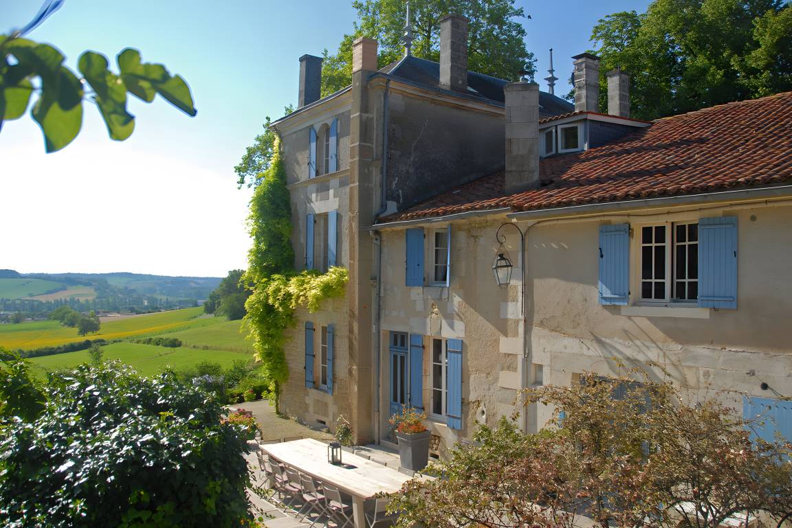 200 M² House ∙ 4 Bedrooms ∙ 8 Guests - Charente
