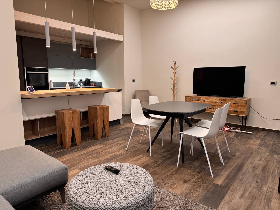 110 M² Apartamento ∙ 3 Habitaciones ∙ 6 Huéspedes - Fano