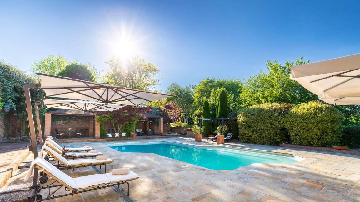 500 M² Villa ∙ 4 Schlafzimmer ∙ 8 Gäste - Asti