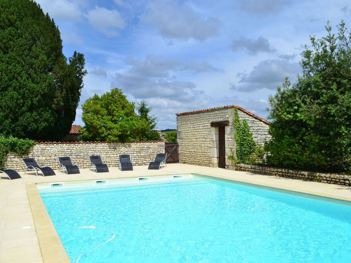 175 M² Cottage ∙ 3 Chambres ∙ 11 Personnes - Charente