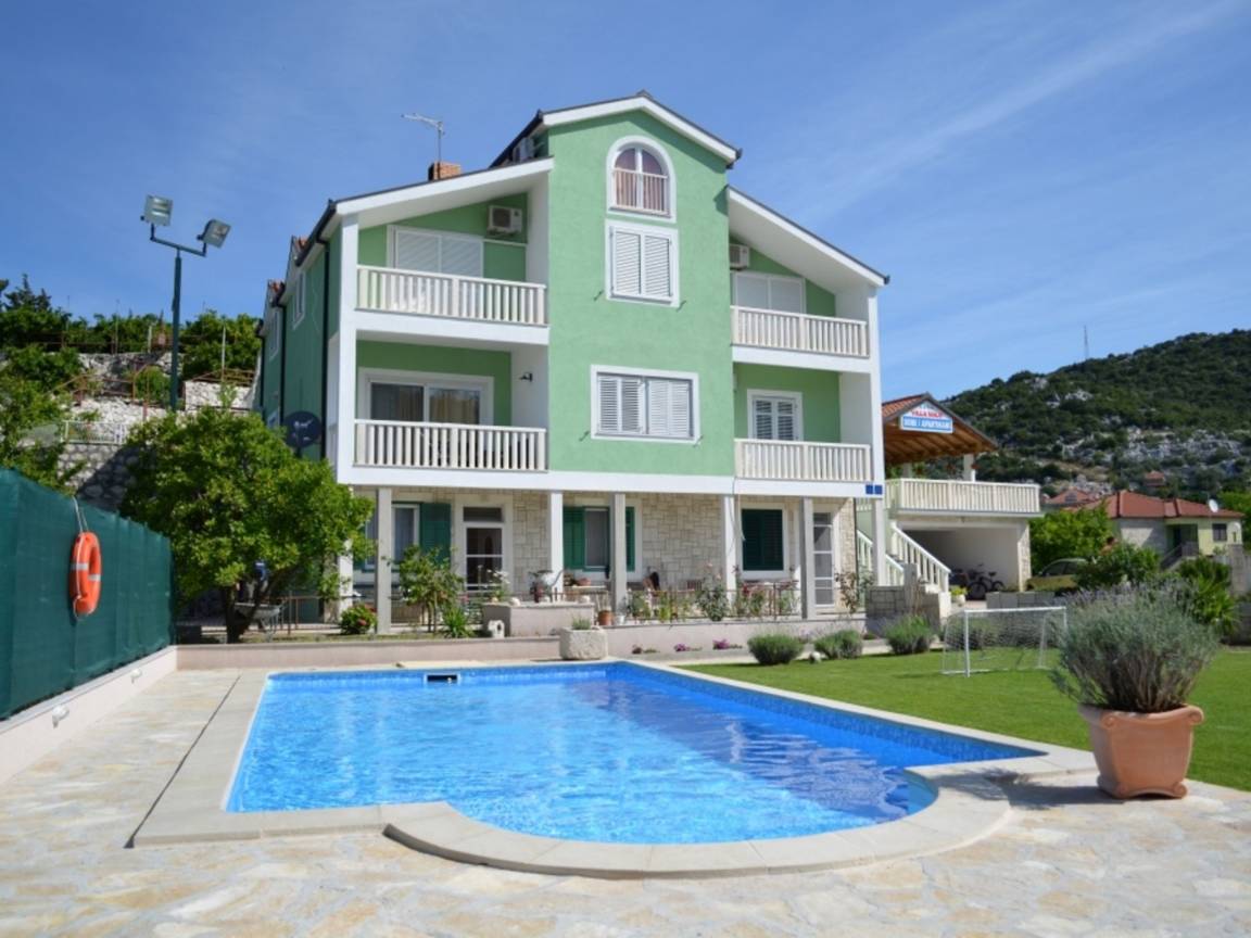 75 M² Apartment ∙ 2 Bedrooms ∙ 5 Guests - Ploče