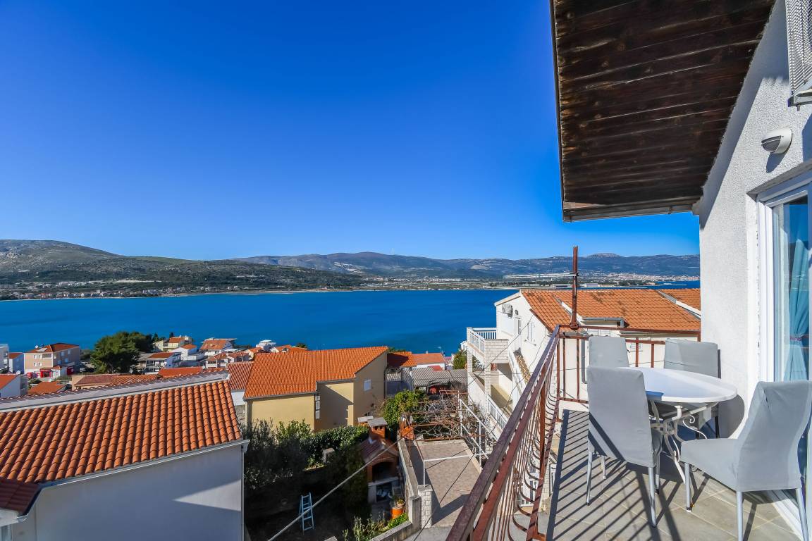 68 M² Ferienwohnung ∙ 3 Schlafzimmer ∙ 9 Gäste - Trogir