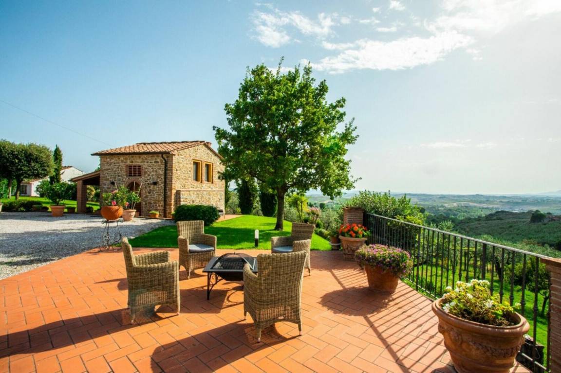 200 M² Villa ∙ 4 Bedrooms ∙ 9 Guests - Empoli