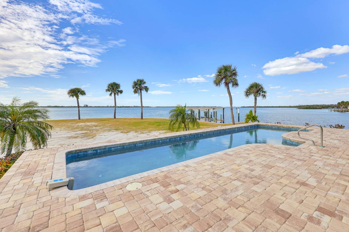 139 M² House ∙ 2 Bedrooms ∙ 4 Guests - マナソータ・キー, FL