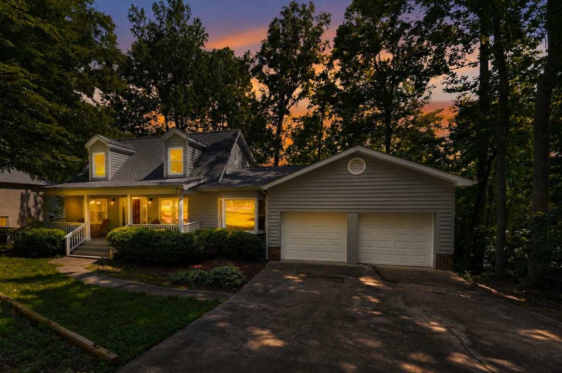 163 M² Apartment ∙ 4 Bedrooms ∙ 9 Guests - Denver, NC