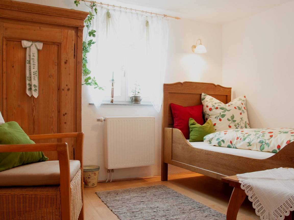 45 M² Ferienwohnung ∙ 2 Schlafzimmer ∙ 3 Gäste - Gudensberg
