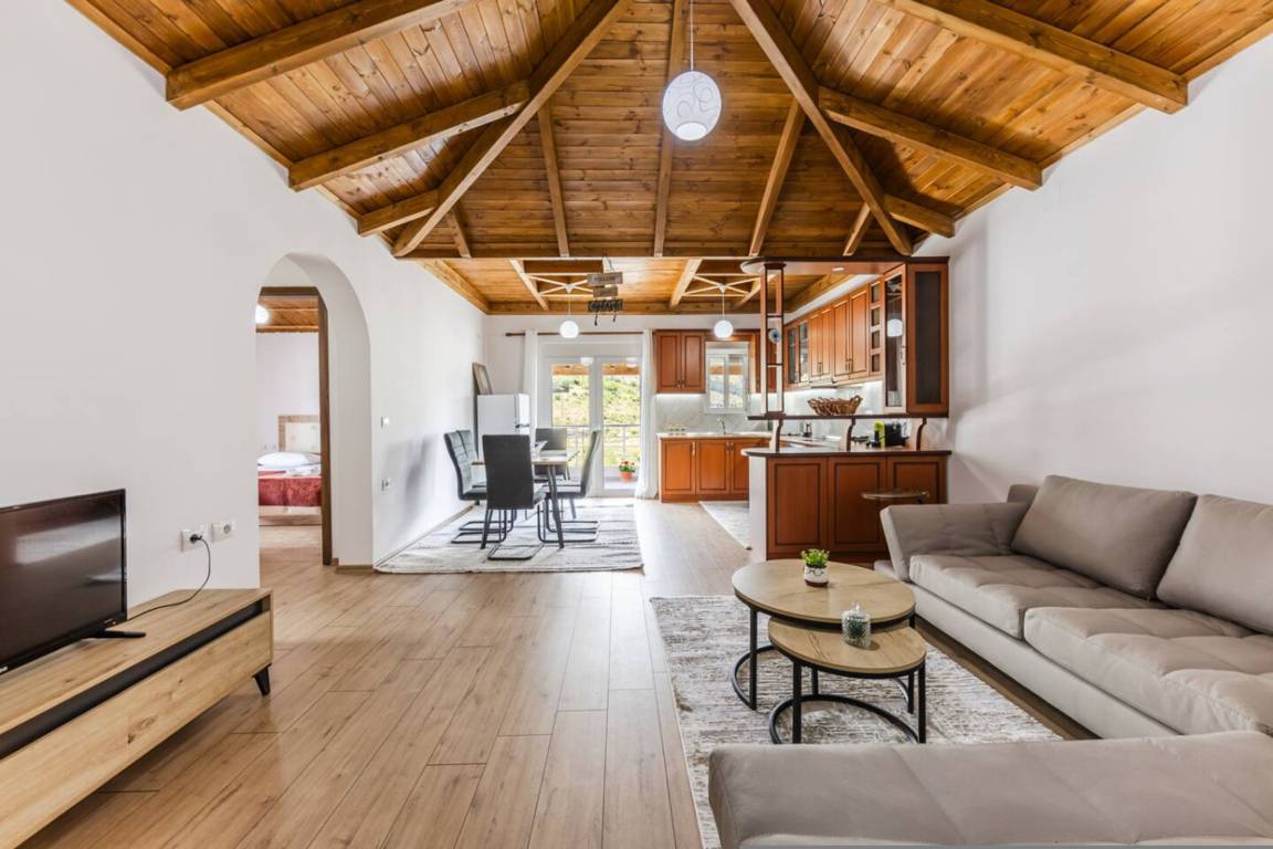180 M² Apartment ∙ 2 Bedrooms ∙ 6 Guests - Gjirokaster