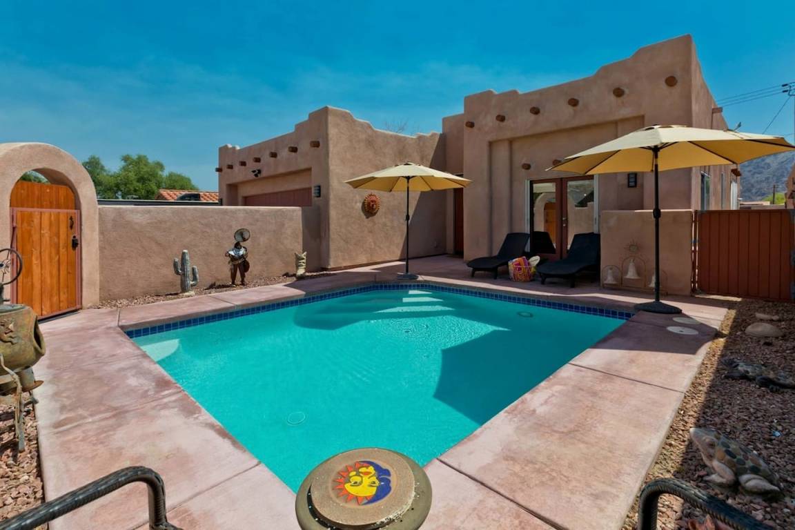 House ∙ 1 Bedroom ∙ 8 Guests - Palm Desert, CA