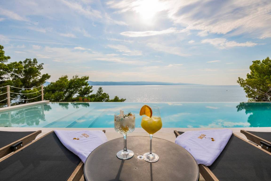 850 M² Villa ∙ 9 Schlafzimmer ∙ 18 Gäste - Baška Voda