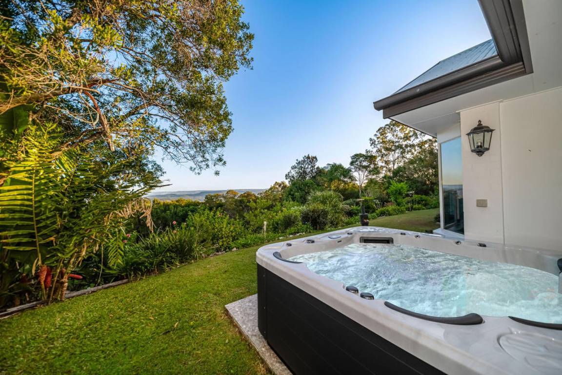 House ∙ 8 Bedrooms ∙ 25 Guests - Yandina