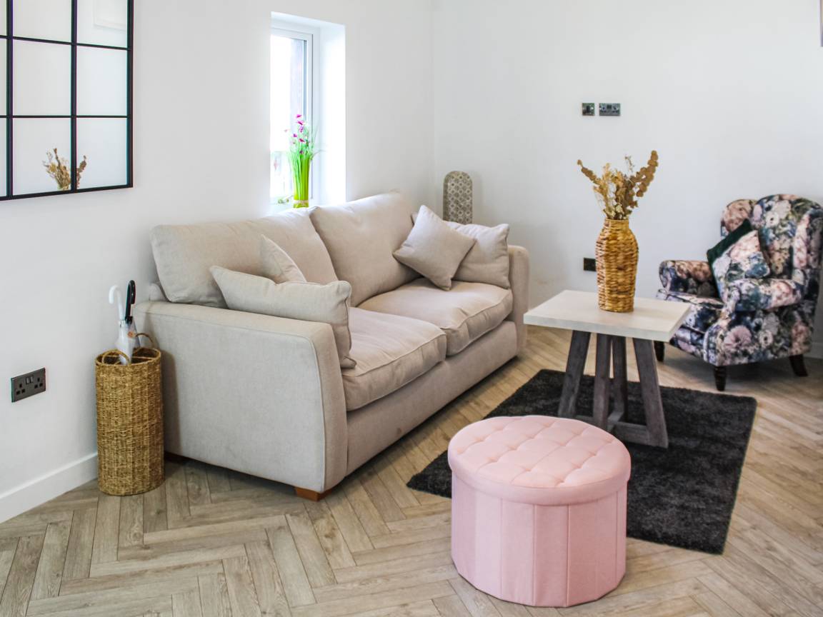 Cottage ∙ 3 Bedrooms ∙ 6 Guests - Troon