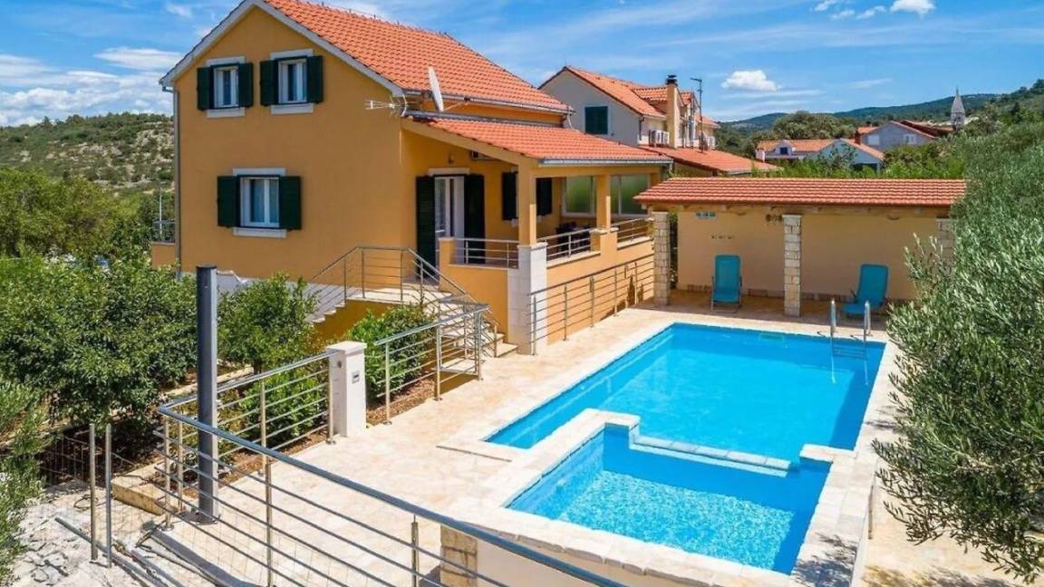 180 M² Ferienwohnung ∙ 5 Schlafzimmer ∙ 9 Gäste - Kroatien