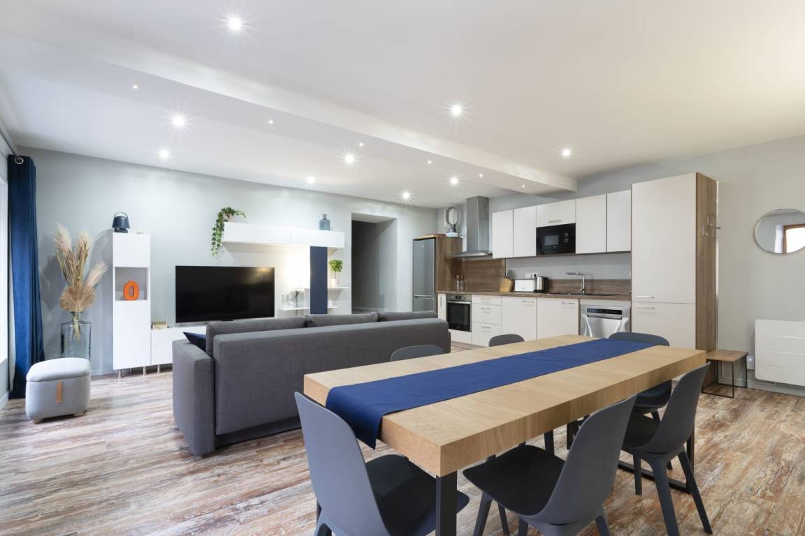 70 M² Ferienwohnung ∙ 2 Schlafzimmer ∙ 6 Gäste - Nancy