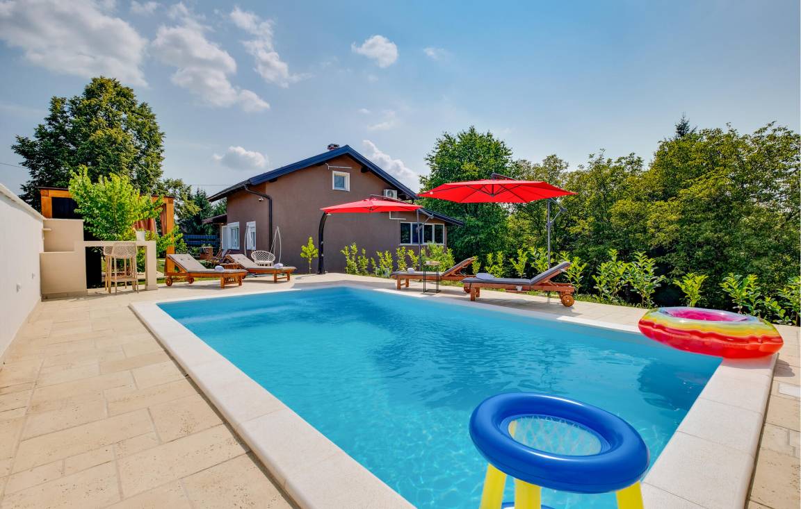 116 M² House ∙ 2 Bedrooms ∙ 6 Guests - Vrbovec