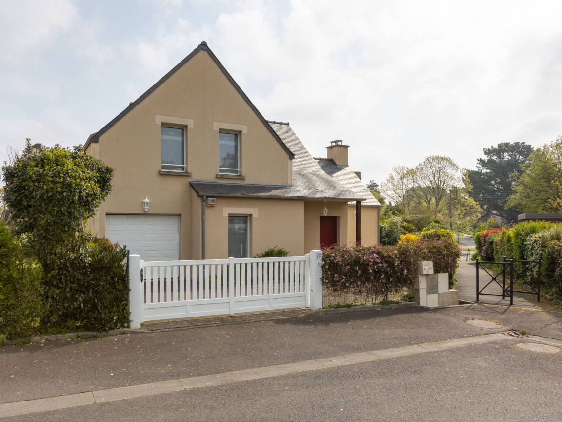 150 M² House ∙ 1 Bedroom ∙ 8 Guests - Dinard