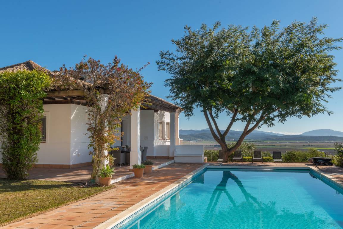 300 M² Villa ∙ 4 Habitaciones ∙ 8 Huéspedes - Benalup-Casas Viejas